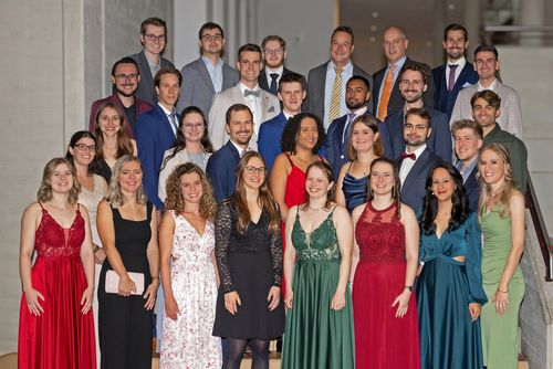 ZHAW diplomiert 28 Bachelors in Chemie und 36 Bachelors in Biotechnologie | ZHAW Zürcher ...