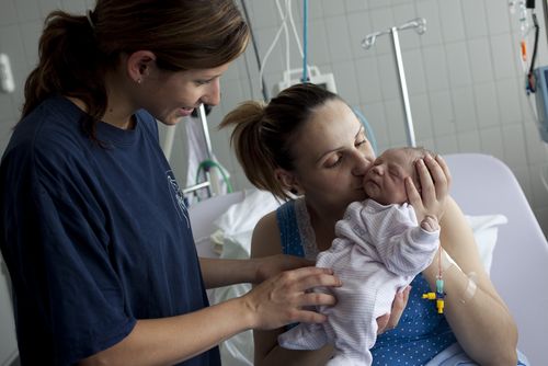 Midwives in the early care of psychosocially burdened families | ZHAW ...