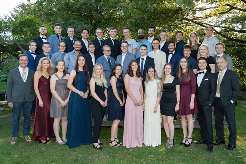 ZHAW diplomiert 103 Bachelors in Chemie und Biotechnologie | ZHAW Zürcher Hochschule für ...