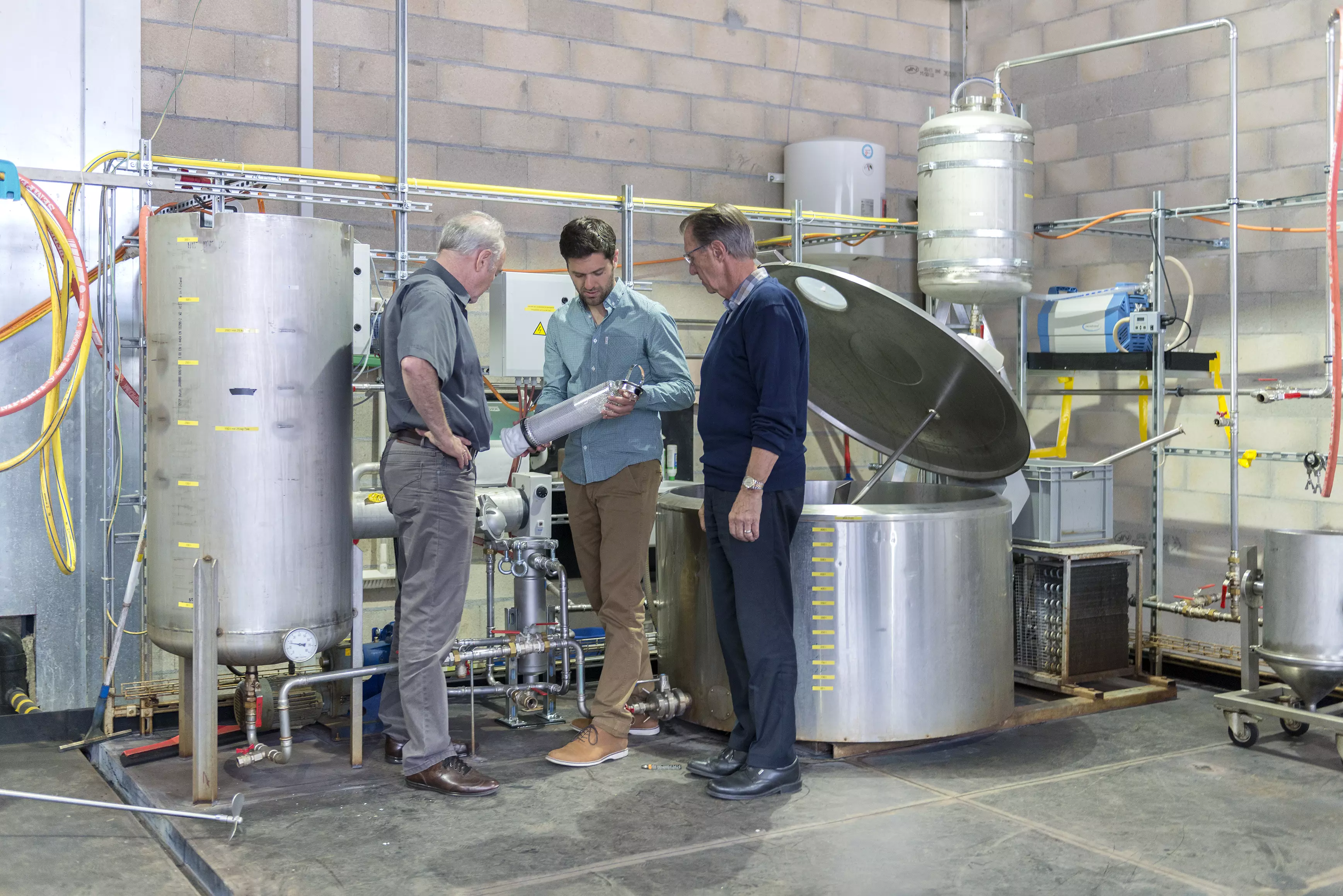 Decaffeinating tea without using chemical additives | ZHAW Zurich ...