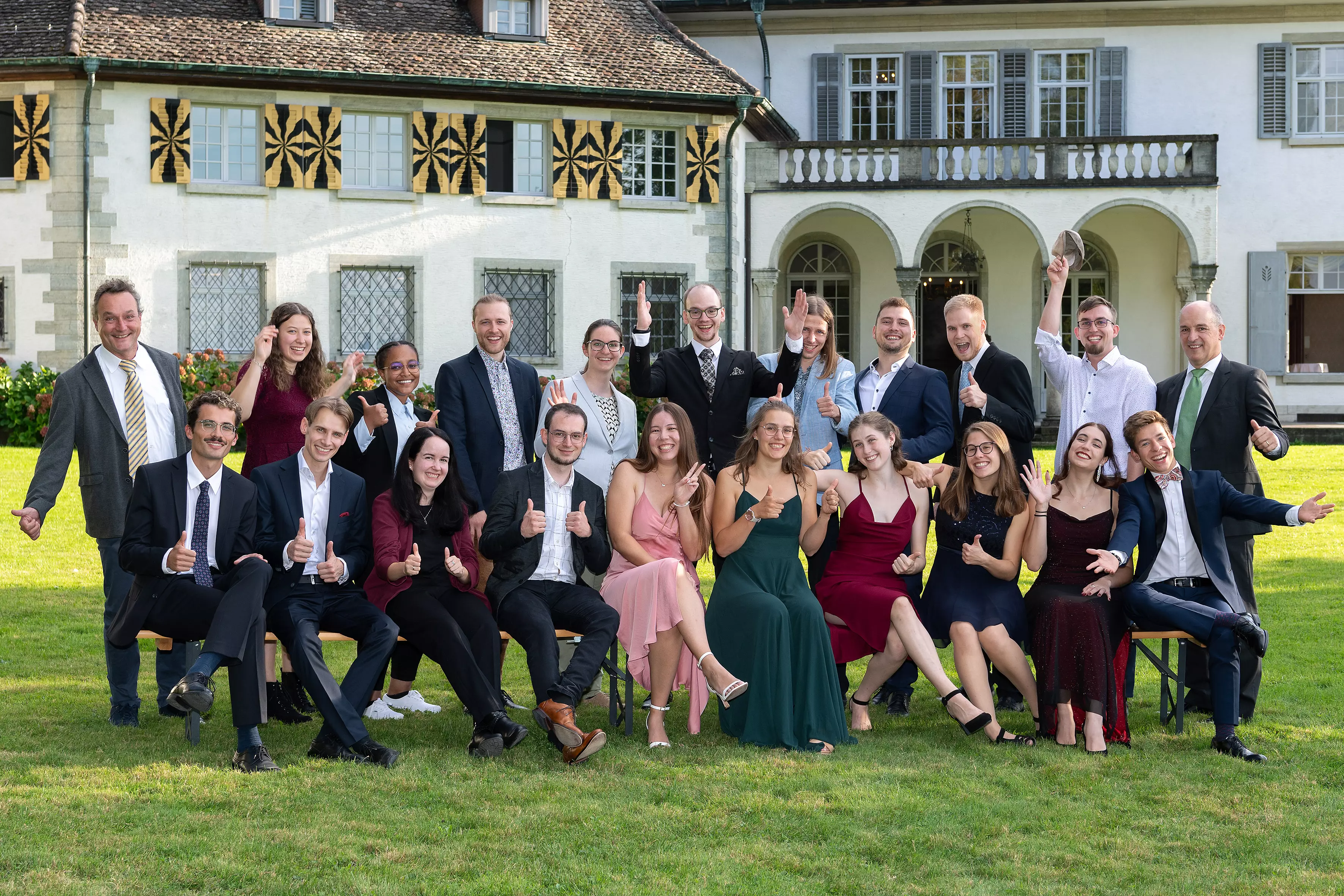 ZHAW diplomiert 21 Bachelors in Chemie und 61 Bachelors in Biotechnologie | ZHAW Life Sciences ...