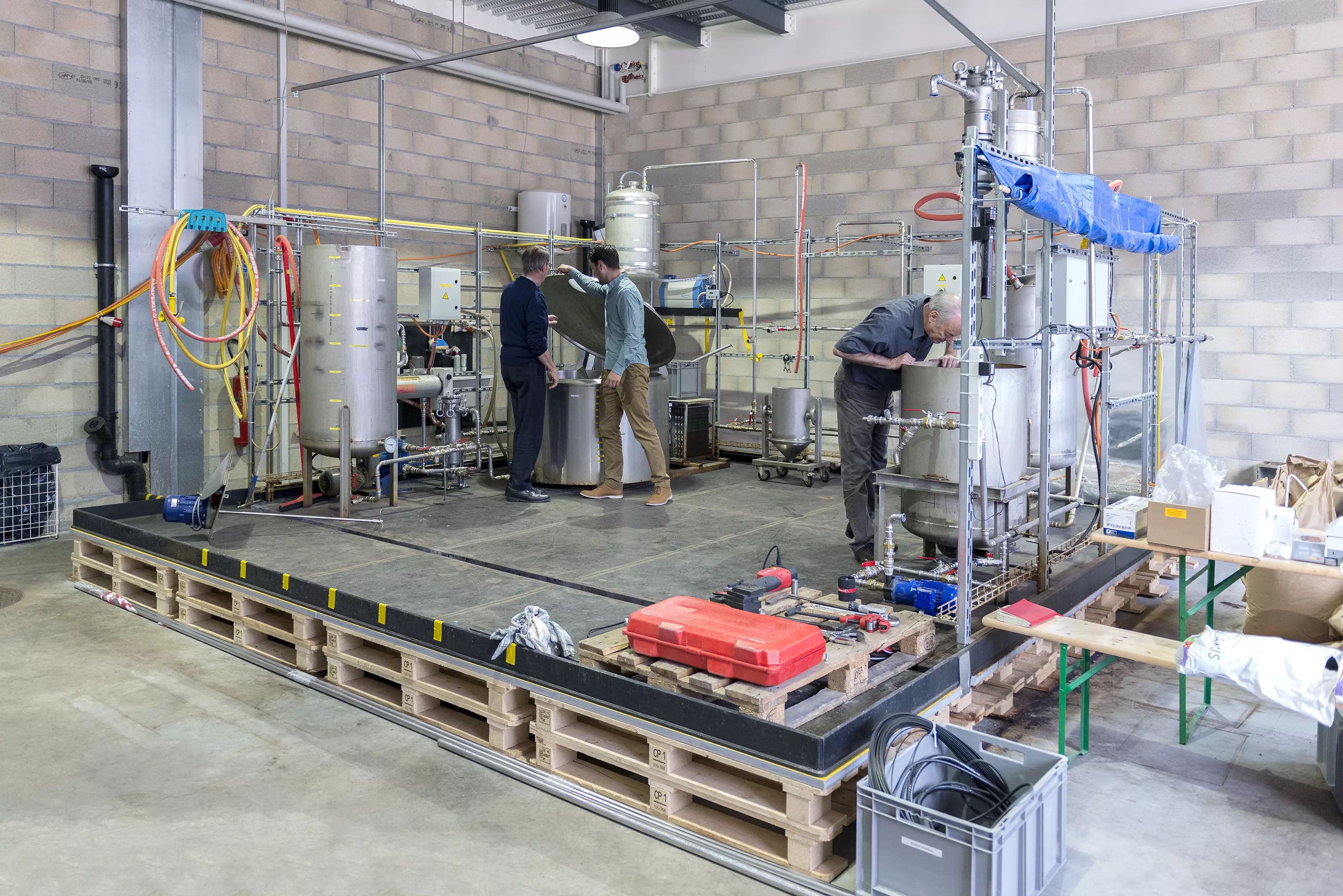 Decaffeinating tea without using chemical additives | ZHAW Zurich ...