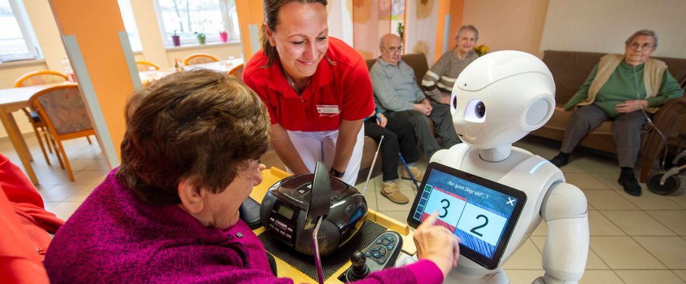 Arbeiten Roboter bald in der Pflege mit? | ZHAW Gesundheit